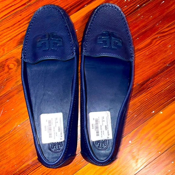 Tory Burch | Shoes | Tory Burch Everly Navy Pebbled Leather Driving ...